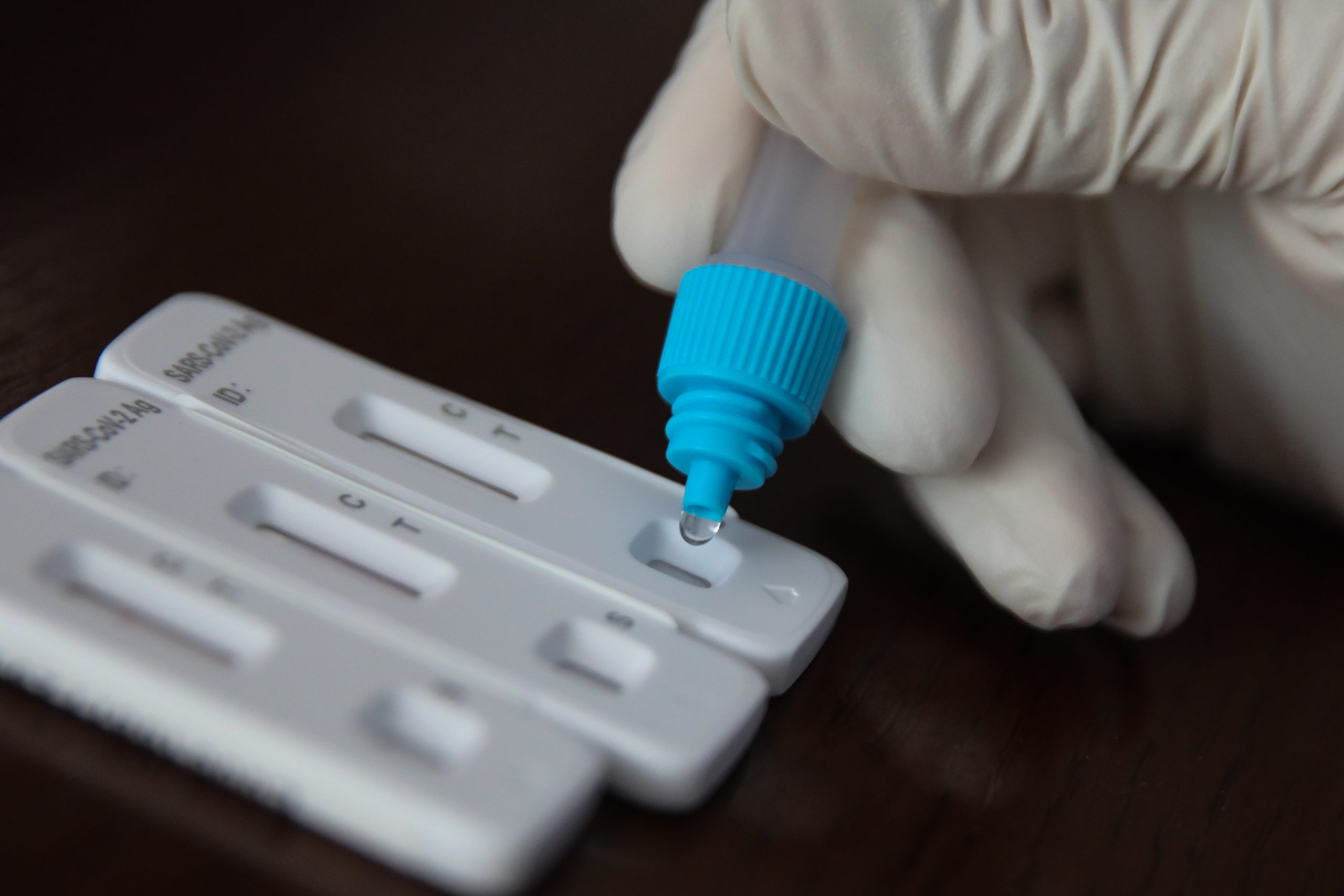 Ακριβότερα πλέον self test, rapid test και pcr - TheNewspaper.gr