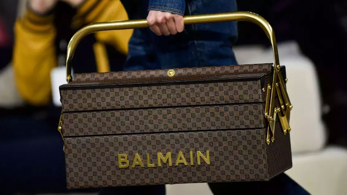 Balmain: Κλάπηκαν 50 δημιουργίες από την SS24 συλλογή του οίκου μια ...