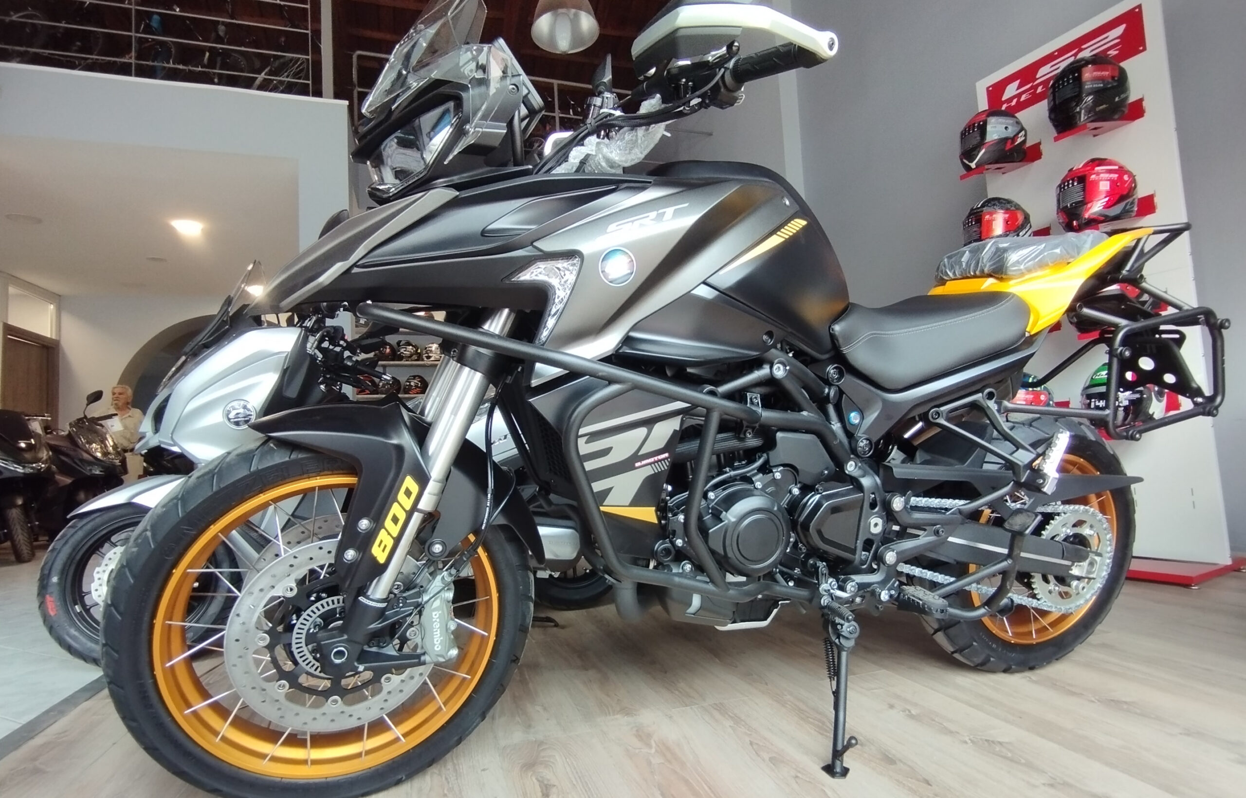 Ο «γίγαντας» στα 800cc - SRT 800SΧ: Το δυνατότερο και με τη μεγαλύτερη ...